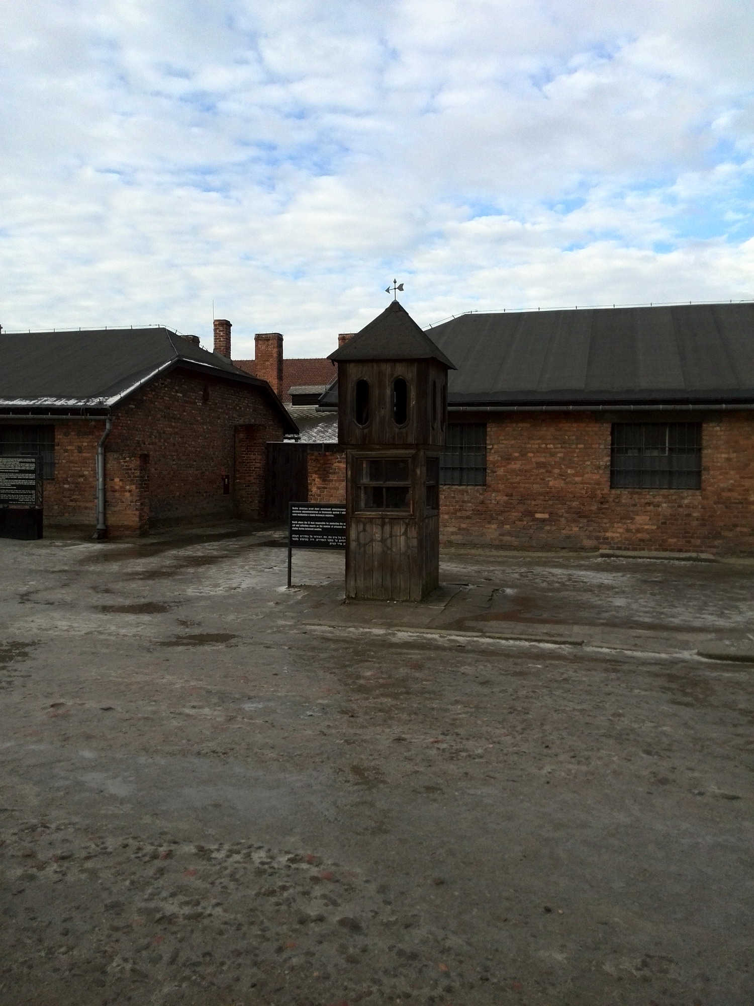 Logor smrti 70 godina kasnije - Megafon